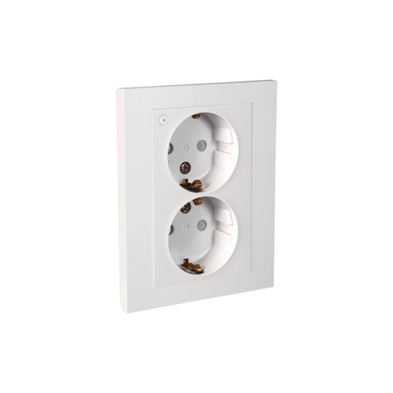 Futurehome Smart Stikkontakt - Lavtbyggende | Intin AS